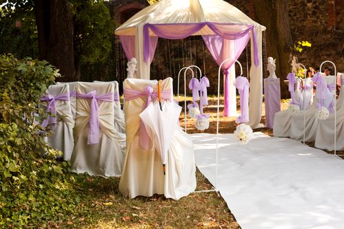 Outdoor Wedding Rug Ideas: 4 Ways to Style Yours